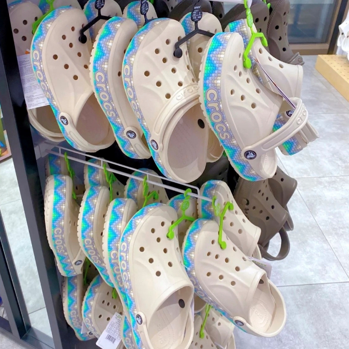 New Crocs Women Iconic Comfort Clog Sandals Bayaband Bandana Print with ...