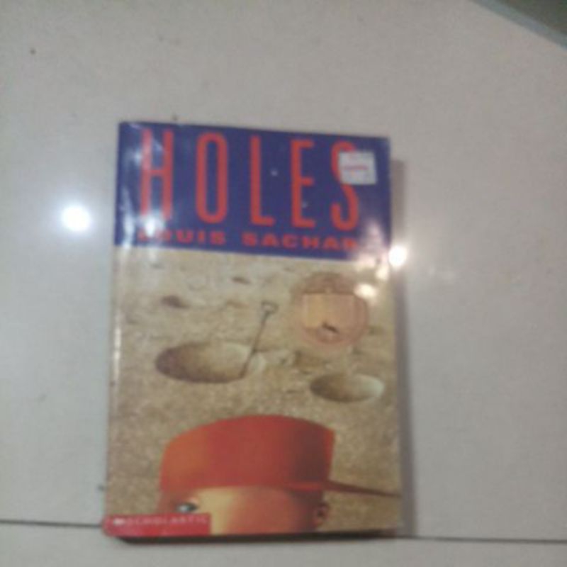 Holes - Louis Sachar | Shopee Philippines