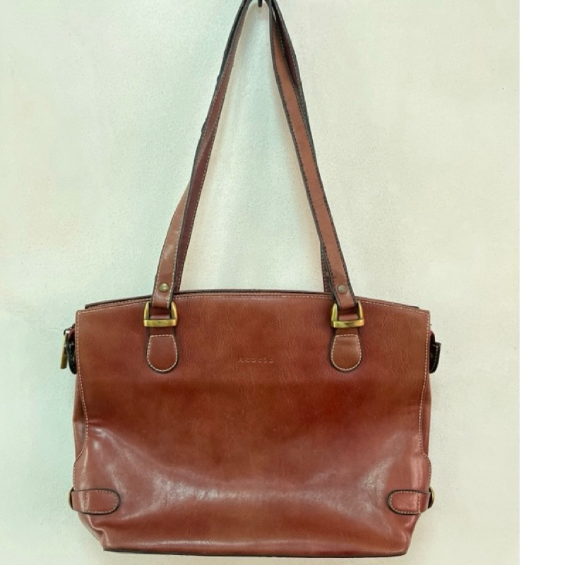 Acacia leather bag in reddish brown color with lots of pockets preloved ...