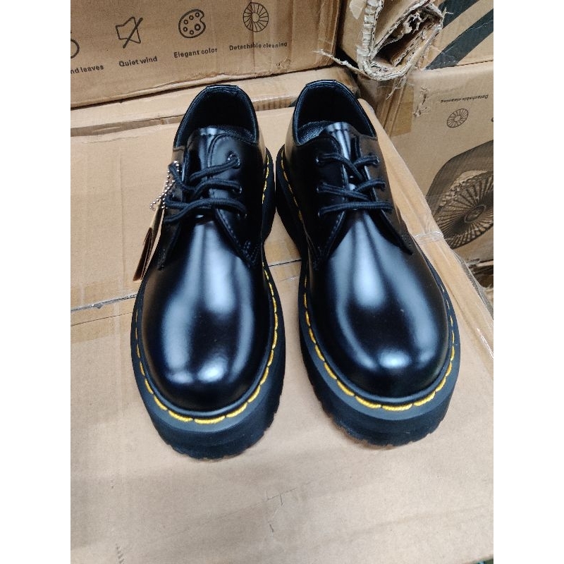 Dr. Martens for Men and Women Smooth Low Top 3-hole Classic Versatile ...