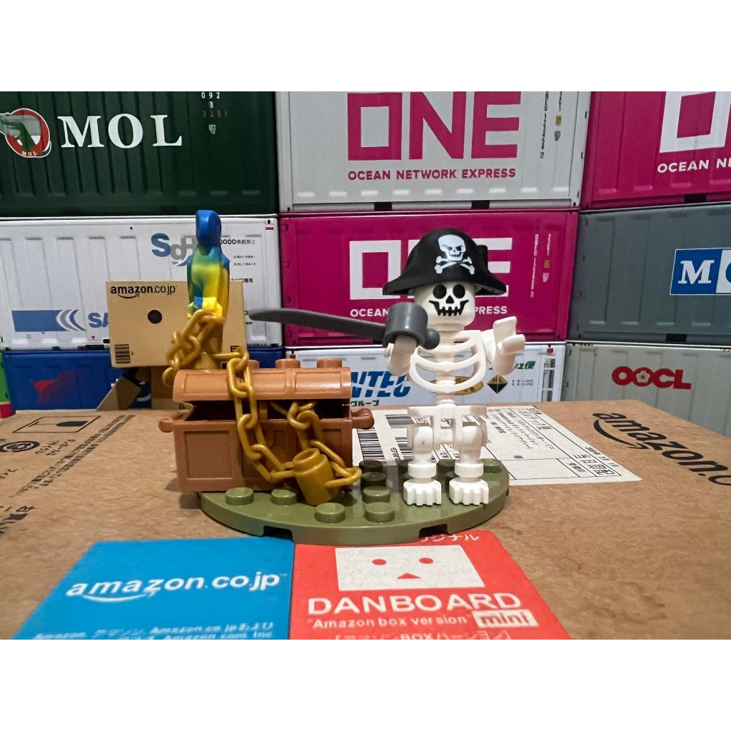 Lego skeleton parrot and treasure chest set | Shopee Philippines