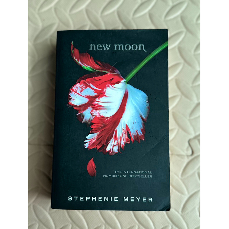 New Moon | Stephanie Meyer (Preloved) | Shopee Philippines