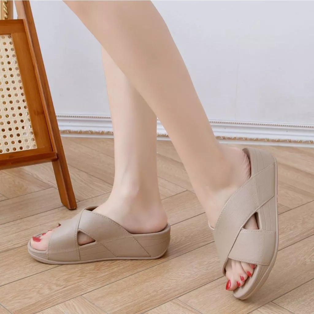 M19 2024 New Style Korean Slippers For Wome Outdoor Slipper New Design ...