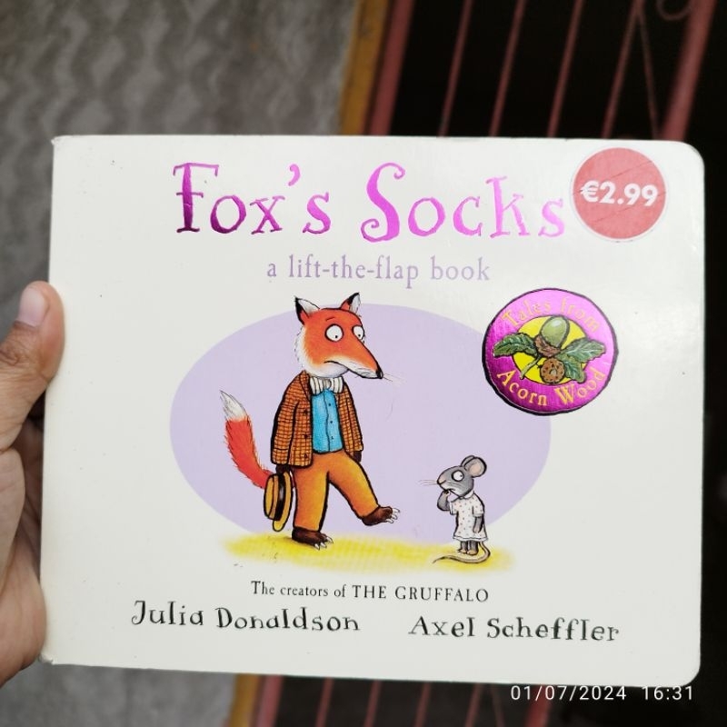 Fox's Socks by Julia Donaldson | Shopee Philippines