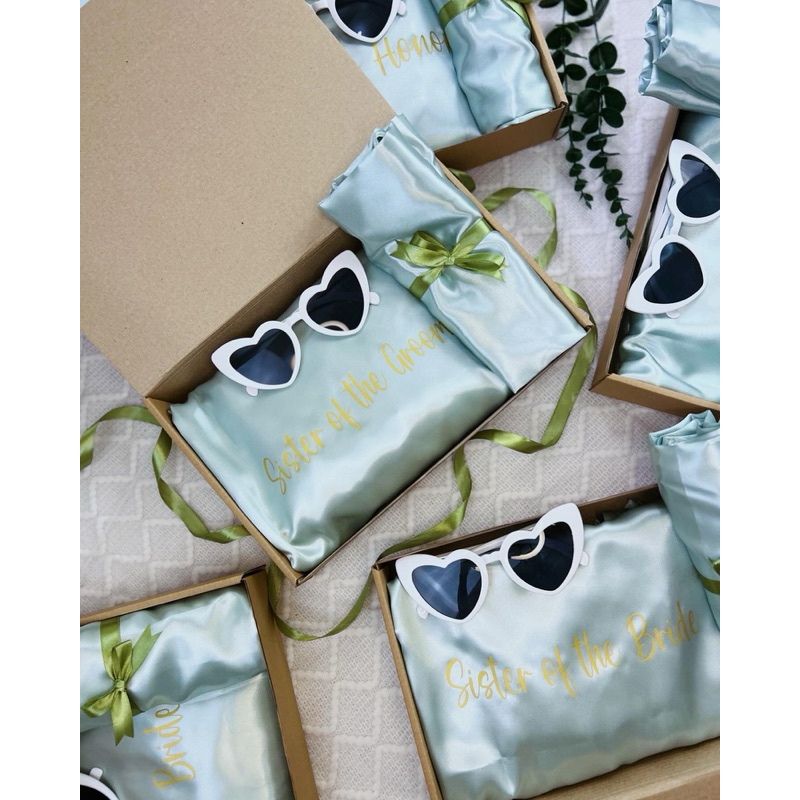 Personalized Gift Box Robe/Shades Bridesmaids/Maid of Honor Gift Set ...