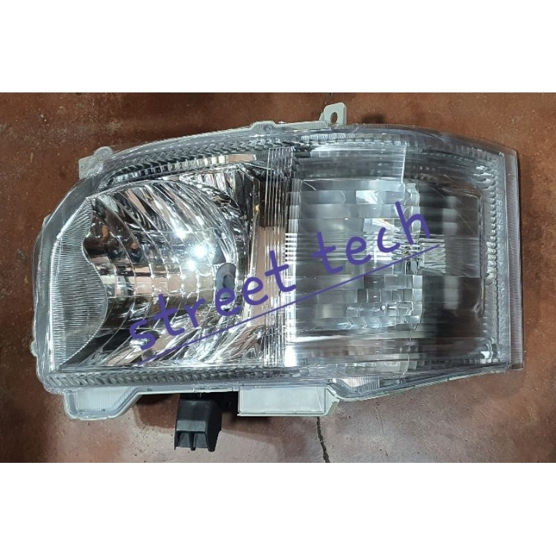 Toyota Hiace Commuter/Grandia 2014-2018 Headlight | Shopee Philippines