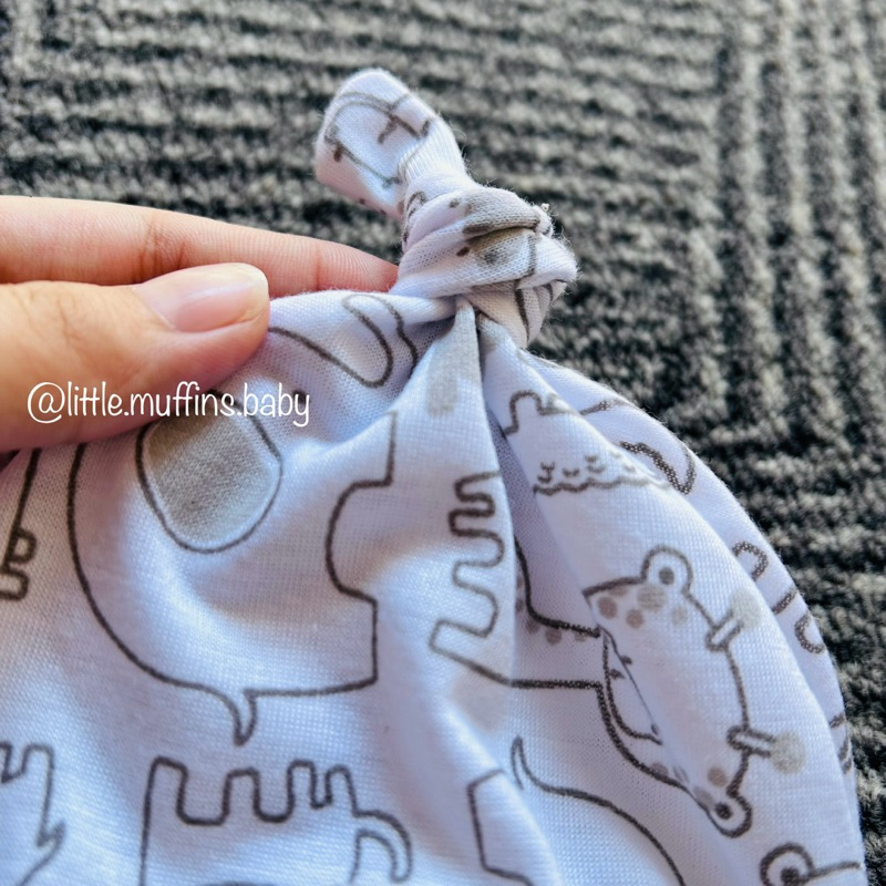 little muffins 6 in 1 Newborn Receiving Set (Blanket, Bonnet, Mittens ...