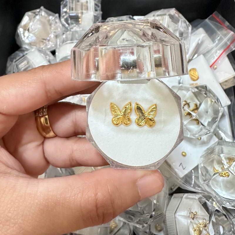 Pawnable 18K Saudi Gold Screwtype Earrings (De Roskas) | Shopee Philippines