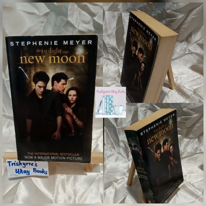 New Moon Stephanie Meyer[Preloved] | Shopee Philippines
