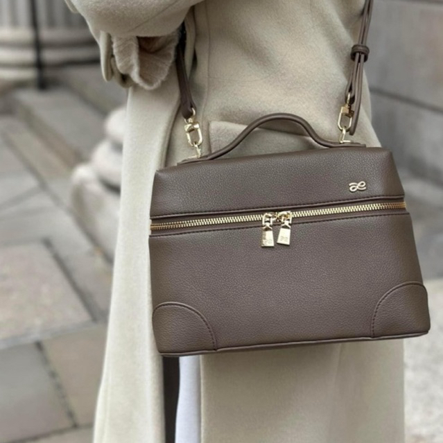 BKK KATE 24CM PU HOUSE OF LITTLE BUNNY (3 straps) | mnl.tees | Shopee ...