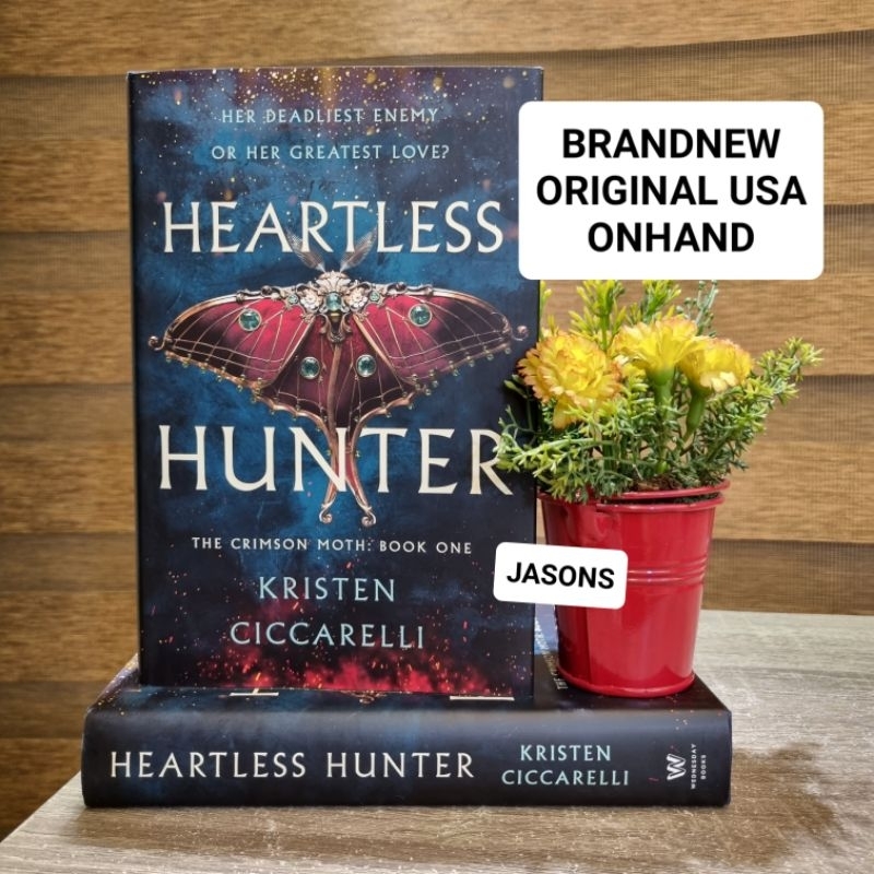 Heartless Hunter: The Crimson Moth by Kristen Ciccarelli | Shopee ...