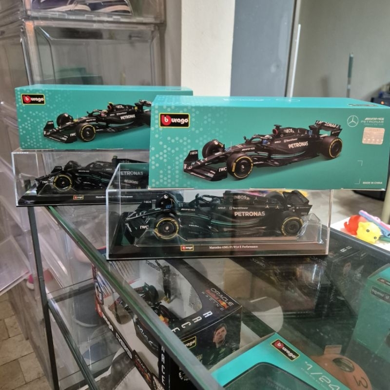 1:24 Bburago F1 race cars premium with Helmet and Acrylic case | Shopee ...