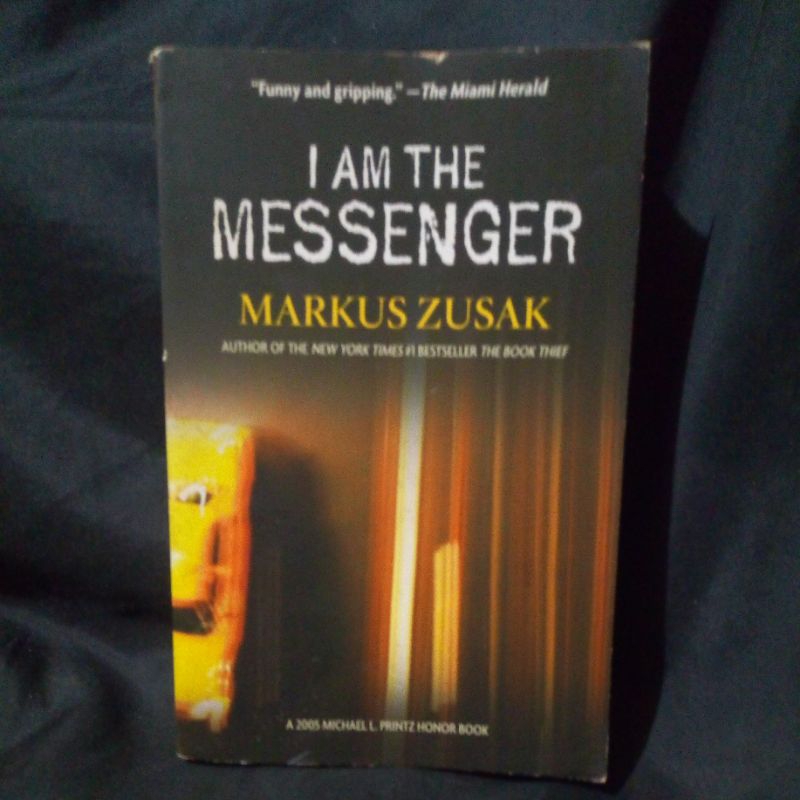 I Am The Messenger : Markus Zusak | Shopee Philippines