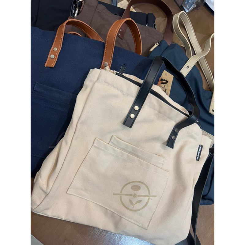 Coffee Bean and Tea Leaf Voyager Bag 2023 (Galaxy Bag, Astronaut Bag ...