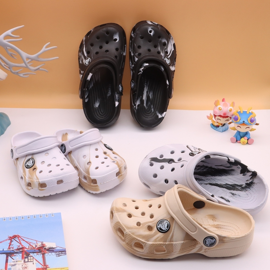 Crocs Kids' Non-Slip Clogs, Unisex Size 24-35, Cozy Outdoor Sandals ...