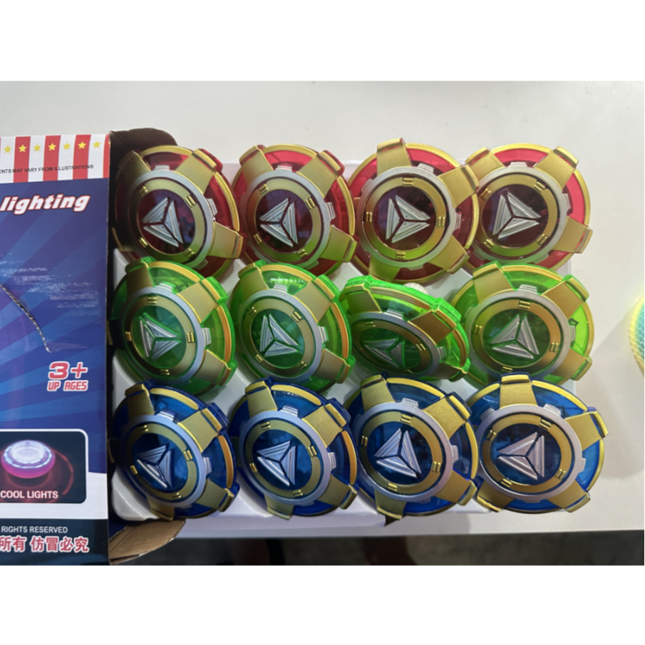 May ilaw na Slash Valkyrie / Valtryek Burst GT Beyblade Starter Kit ...