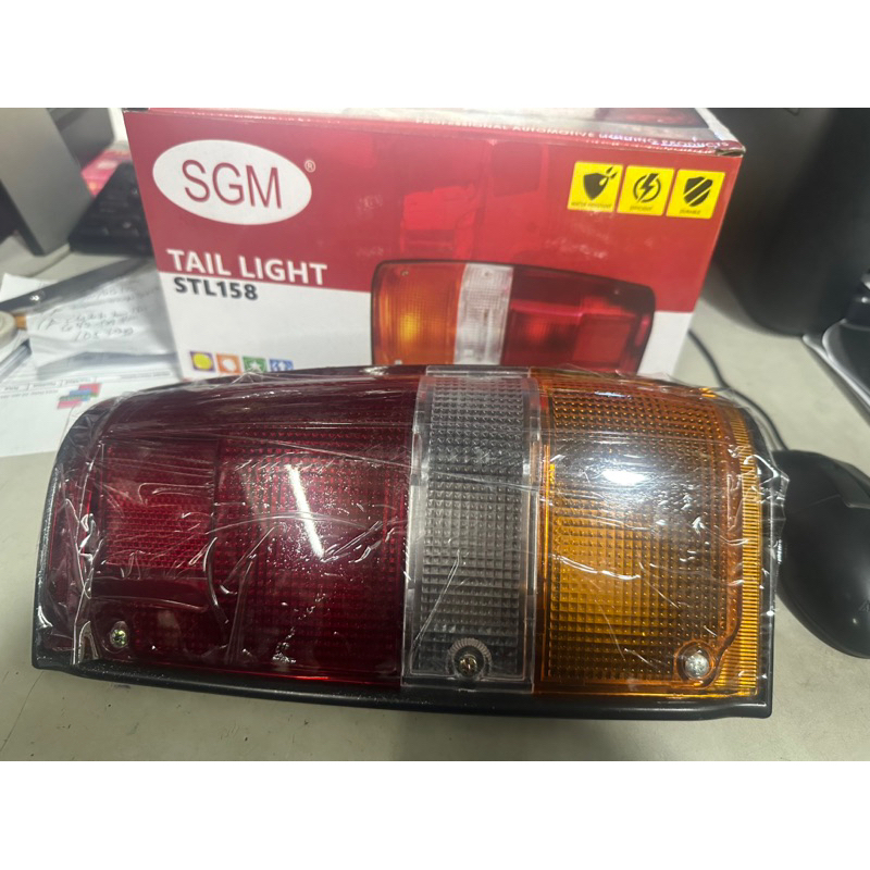 TAIL LIGHT ASSY. STL158 12V 1995-1998 TOYOTA TAMARAW FX RN55/56 RH / LH ...