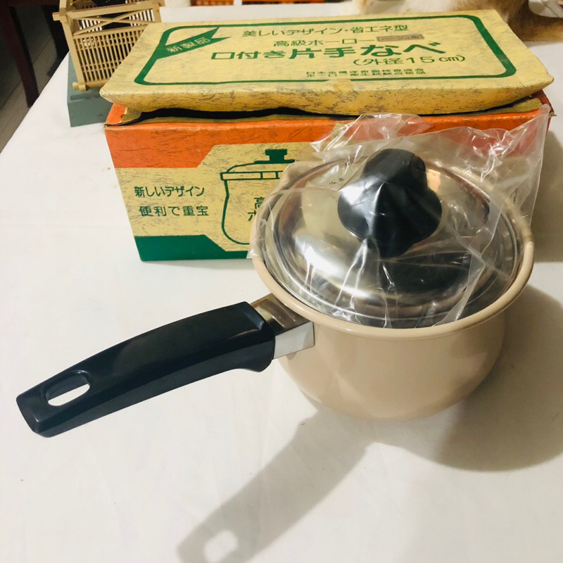 UPSCALE ENAMEL ONE-HANDED POT with SPOUT (15cm diameter) | Shopee ...