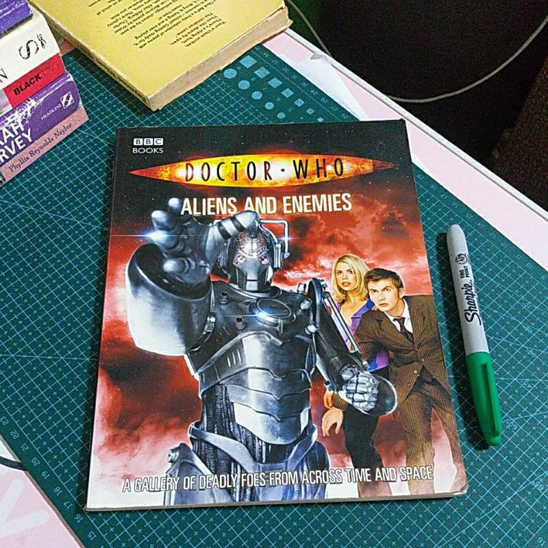 Doctor Who: Aliens and Enemies Secondhand PB Guidebook | Shopee Philippines