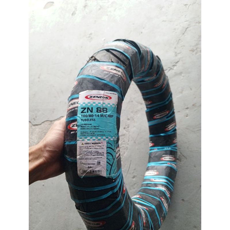Zeneos ZN88 100/80-14 T/L with Free Tire Sealant and Tire Valve ...