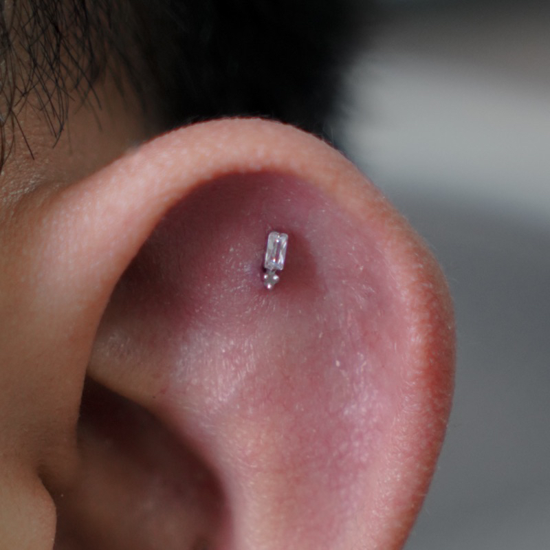 ASTM F136 Titanium Mini Rectangle Trinity Gem Labret | piercedphl ...