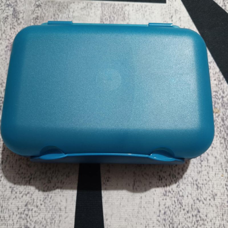 Tupperware Pack N Go Kit with Rectangular Lunch Box w/ divider and Free ...