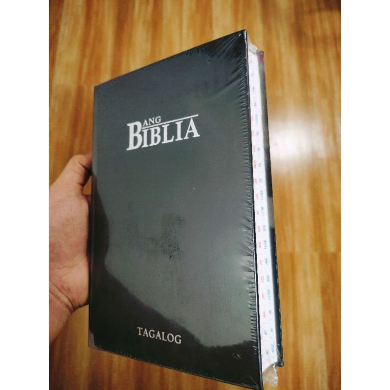 LARGE TAGALOG HOLY BIBLE - ANG BIBLIA LUMA AT BAGONG TIPAN OF 1982 ...