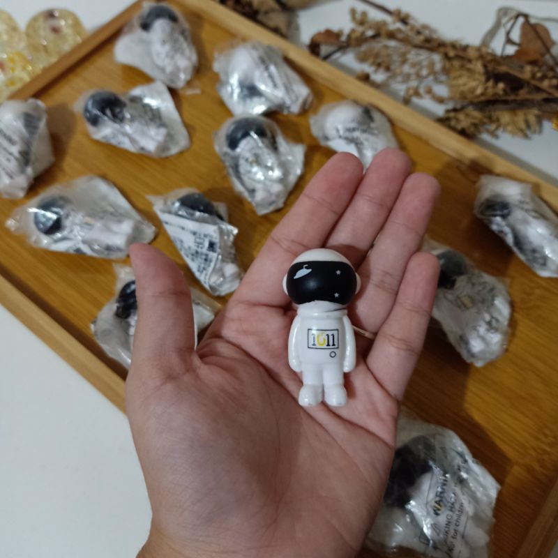 1011 Mini Astronaut Figure Souvenirs Giveaways | Shopee Philippines
