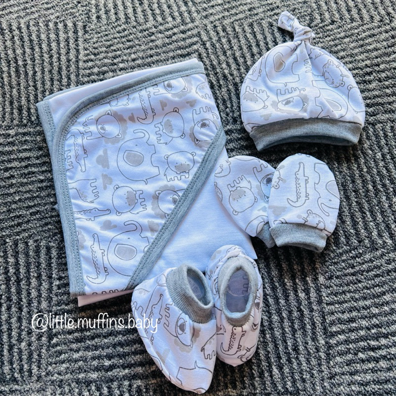 little muffins 6 in 1 Newborn Receiving Set (Blanket, Bonnet, Mittens ...