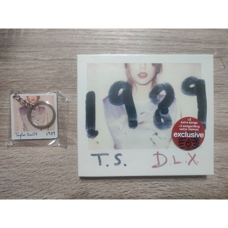 Taylor Swift - 1989 (Deluxe Edition) - with Polaroids and keychain ...