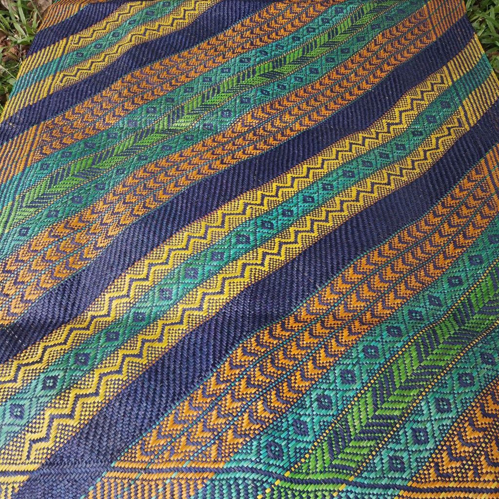 TWWA Tagolwanen Handwoven Sodsod Grass Banig/Mat with Geometric ...