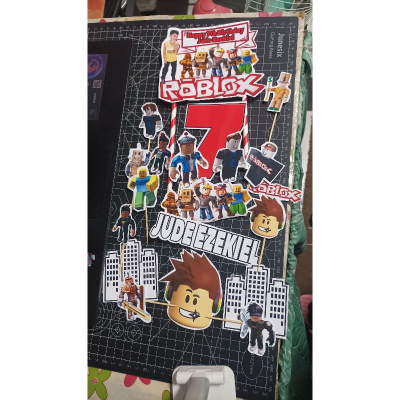 customized photo printed cake toppers Roblox with big face small ...
