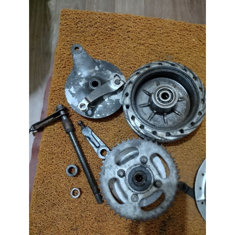 Suzuki mola 125/150 Rear hub set surplus | Shopee Philippines