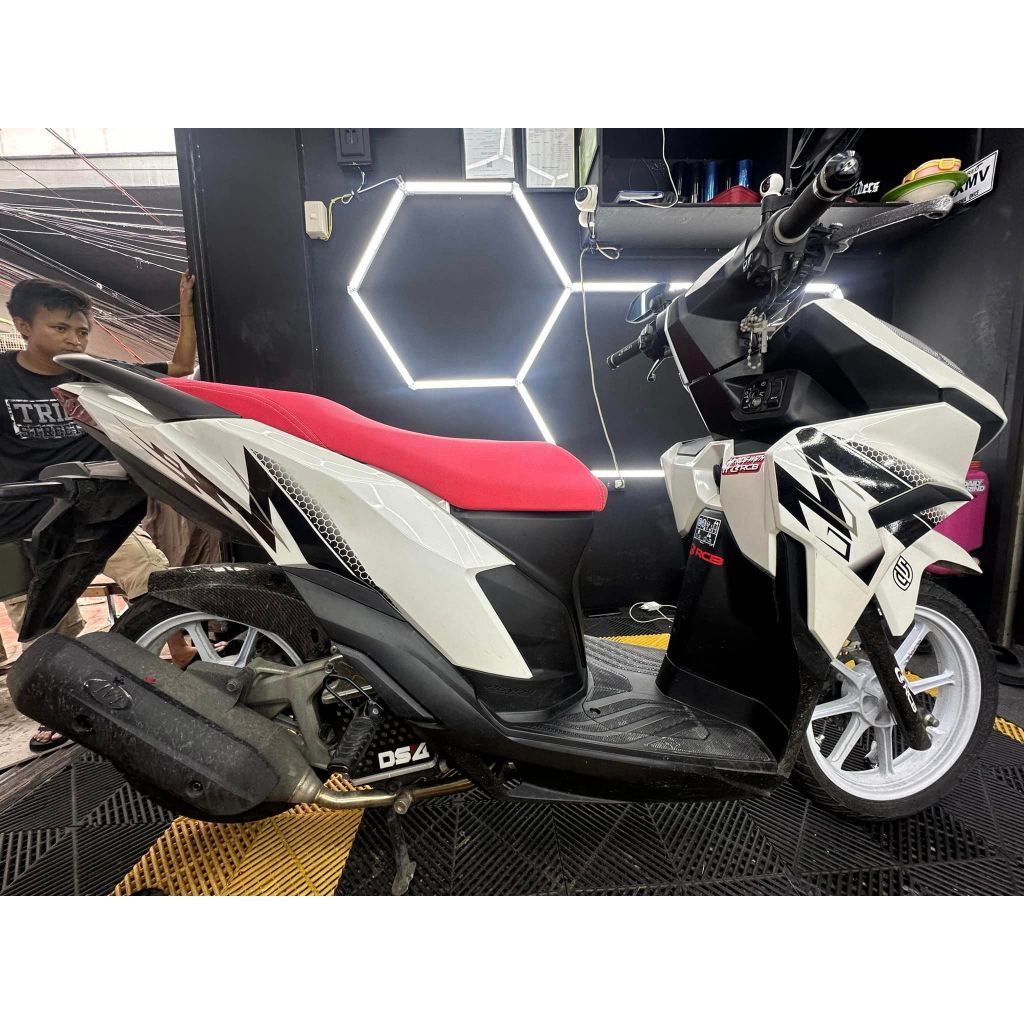 HONDA CLICK V3 TRANSPARENT AND PRINTED DECALS HITAM | Shopee Philippines