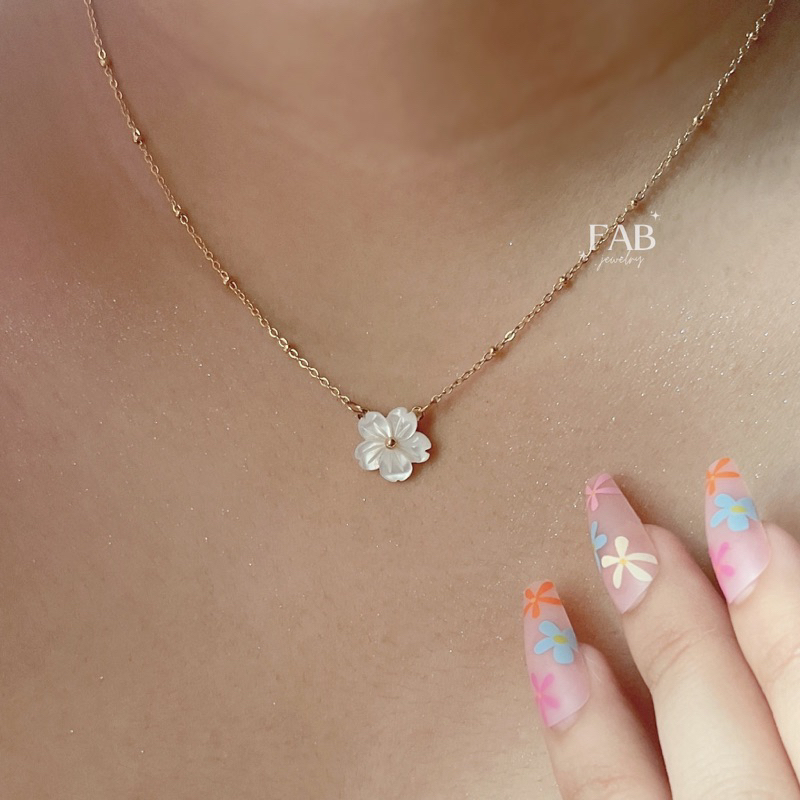 FAB | Yuri Dainty White Shell Flower Necklace (Stainless Steel ...