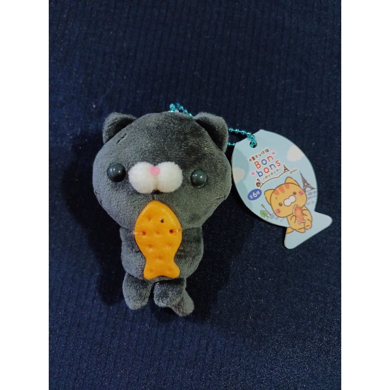 BON BONS CUTE KITTEN HOLDING FISH | Shopee Philippines