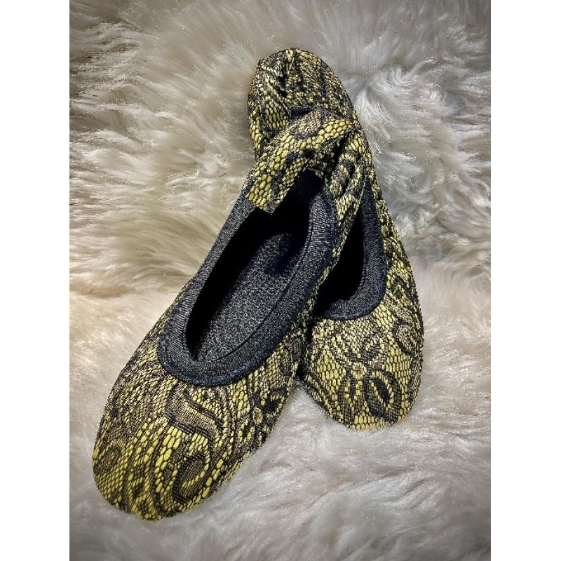 Foldable Garterized Flat Doll Shoes for Women Lacey Yellow Plain ...