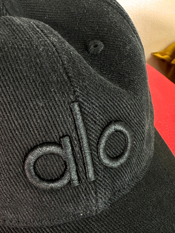 THE ALO WASHED OFF-DUTY CAP, ONE SIZE, COTTON TWILL, BLACK, WHITE ...
