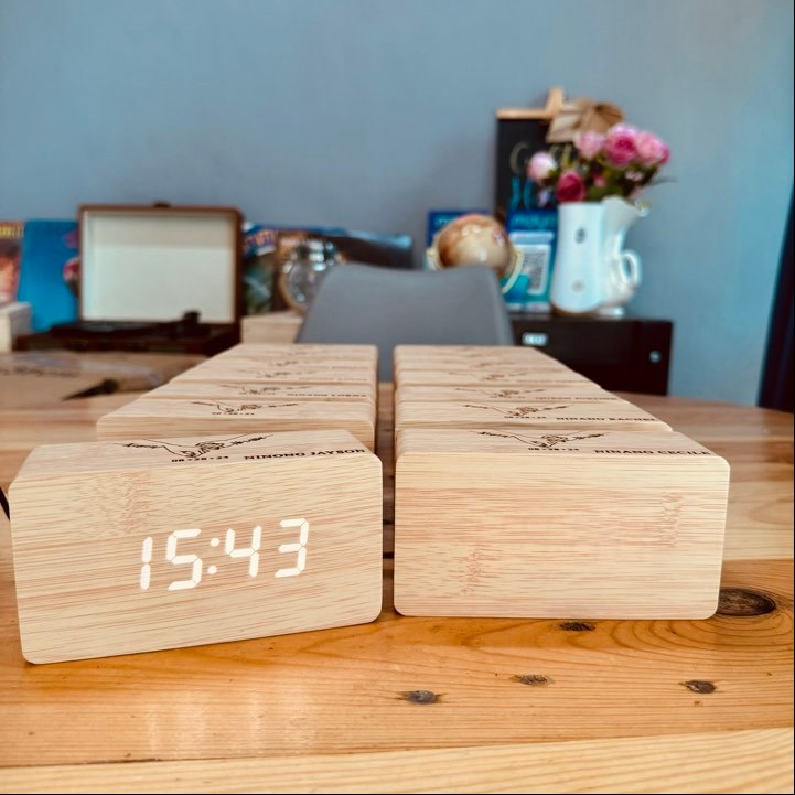 PERSONALIZED DIGITAL CLOCK SOUVENIRS FOR ALL EVENTS EVEN FOR COMPANY ...