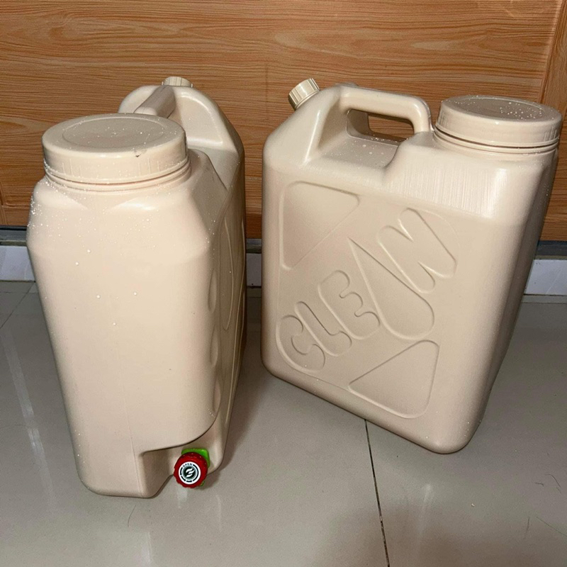 Aestethic color Mineral Water jag insulated made of plastic | Shopee ...