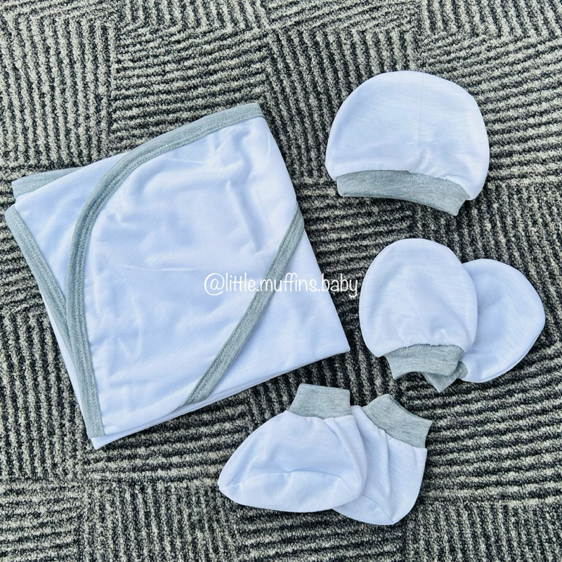 little muffins 6 in 1 Newborn Receiving Set (Blanket, Bonnet, Mittens ...