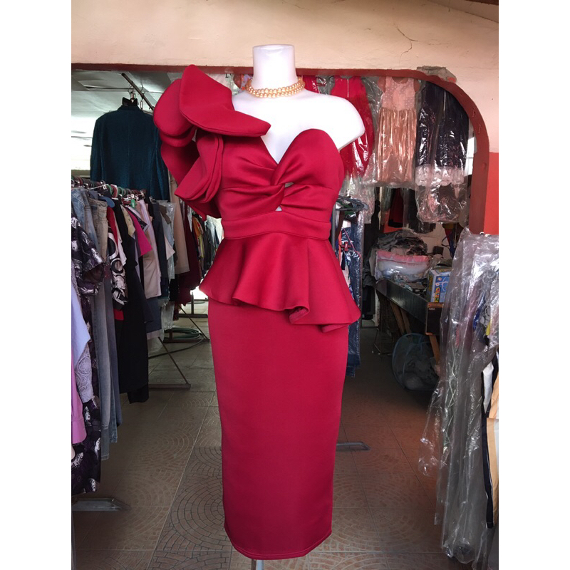 MAROON MIDI GOWN ELEGANT ONE SIDED VENUS CUT RUFFLES SHOULDER | Shopee ...