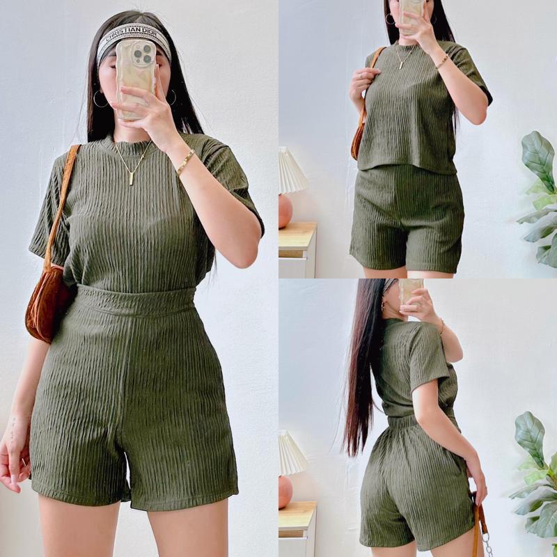 GU Bark Crepe Round Neck Short Sleeve Top Terno Short Two Pockets ...