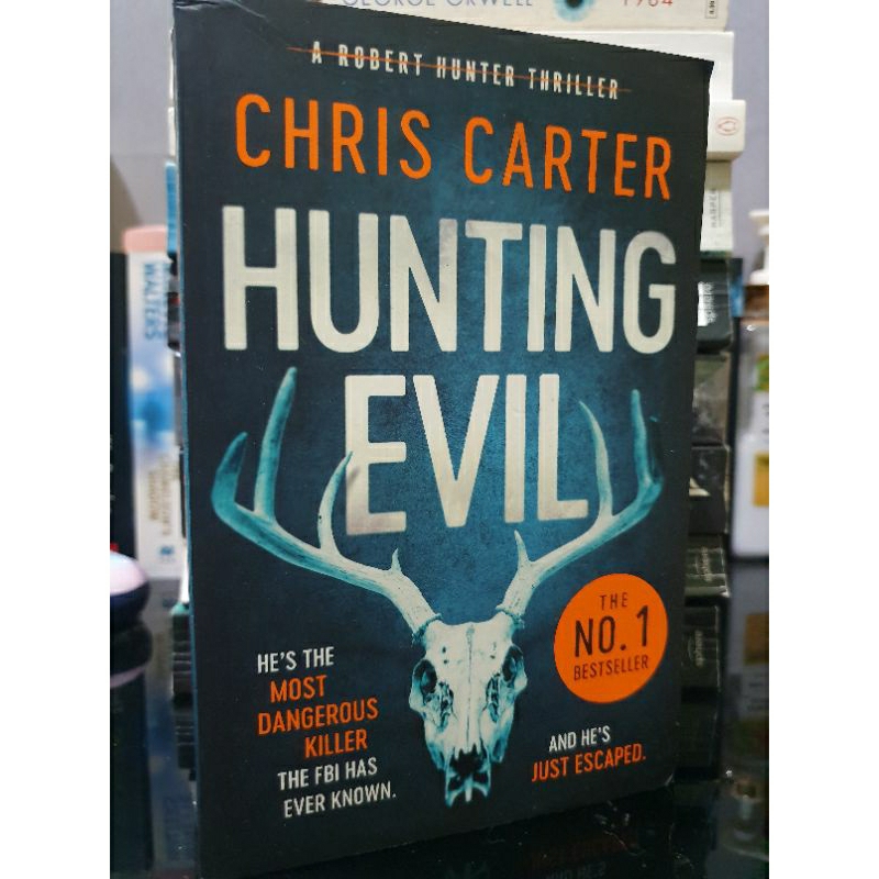 Hunting Evil by Chris Carter | Shopee Philippines