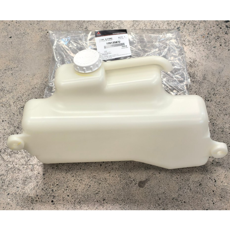 Mitsubishi Radiator Reservoir Tank for Mitsubishi Montero 2008-15 ...