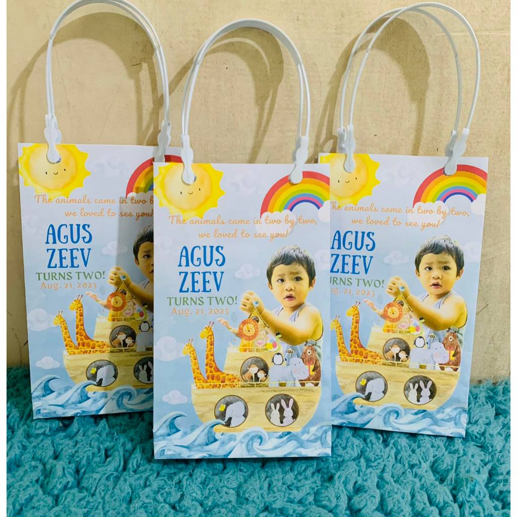 Noah's Ark themed loot bags and party hats - please read description ...