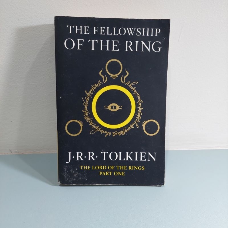 The Fellowship of the Ring by JRR Tolkien (Lord of the Rings Book 1 ...