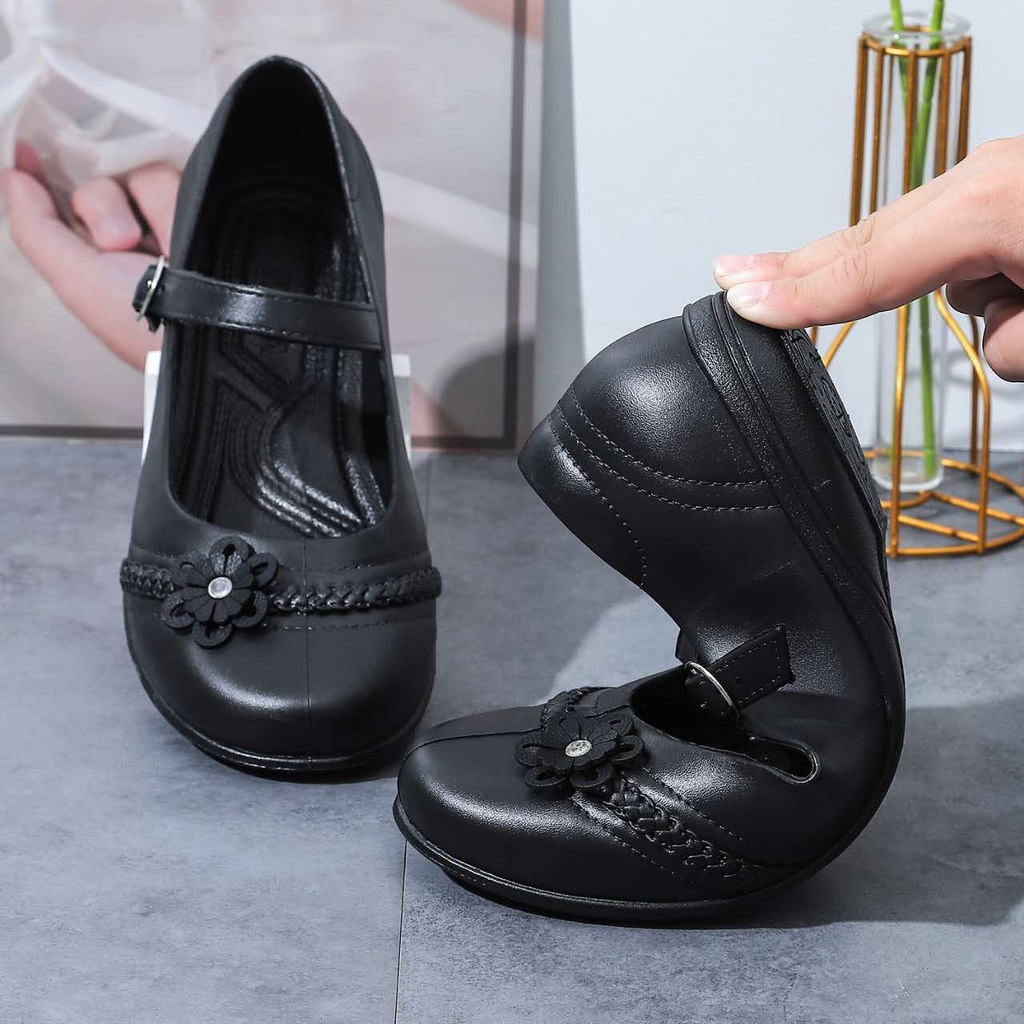 (JESS)"Charming Black Mary Jane Shoes for Kids with Floral Accent" size ...