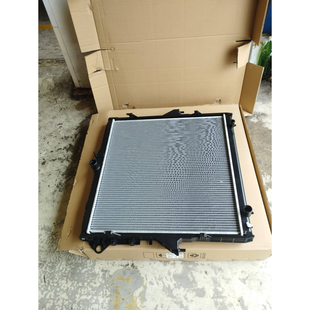 (UK01-15-200 / EB3G-8005AA) RADIATOR ASSY FORD EVEREST 2016-2021 ...