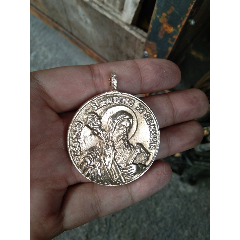 Ermitanyo na San Benito Medalyon | Shopee Philippines